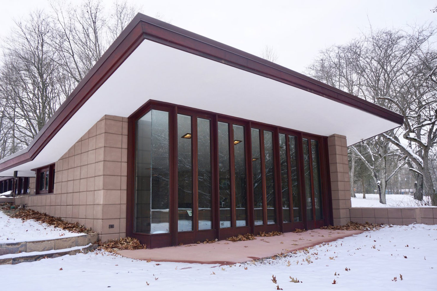 Frank Lloyd Wright’s restored Eppstein House is for rent in Michigan