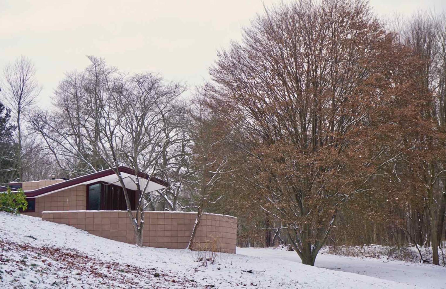 Frank Lloyd Wright’s restored Eppstein House is for rent in Michigan
