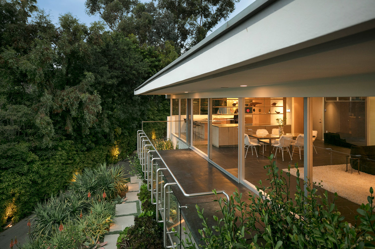 Richard Neutra’s refreshed Hammerman House lists for $13.5m in LA