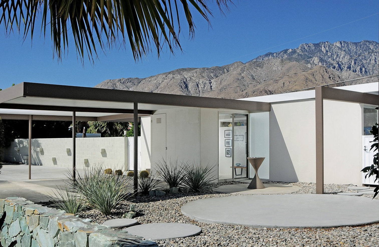 Radical 1960s prefab home lists for $839,000 in Palm Springs