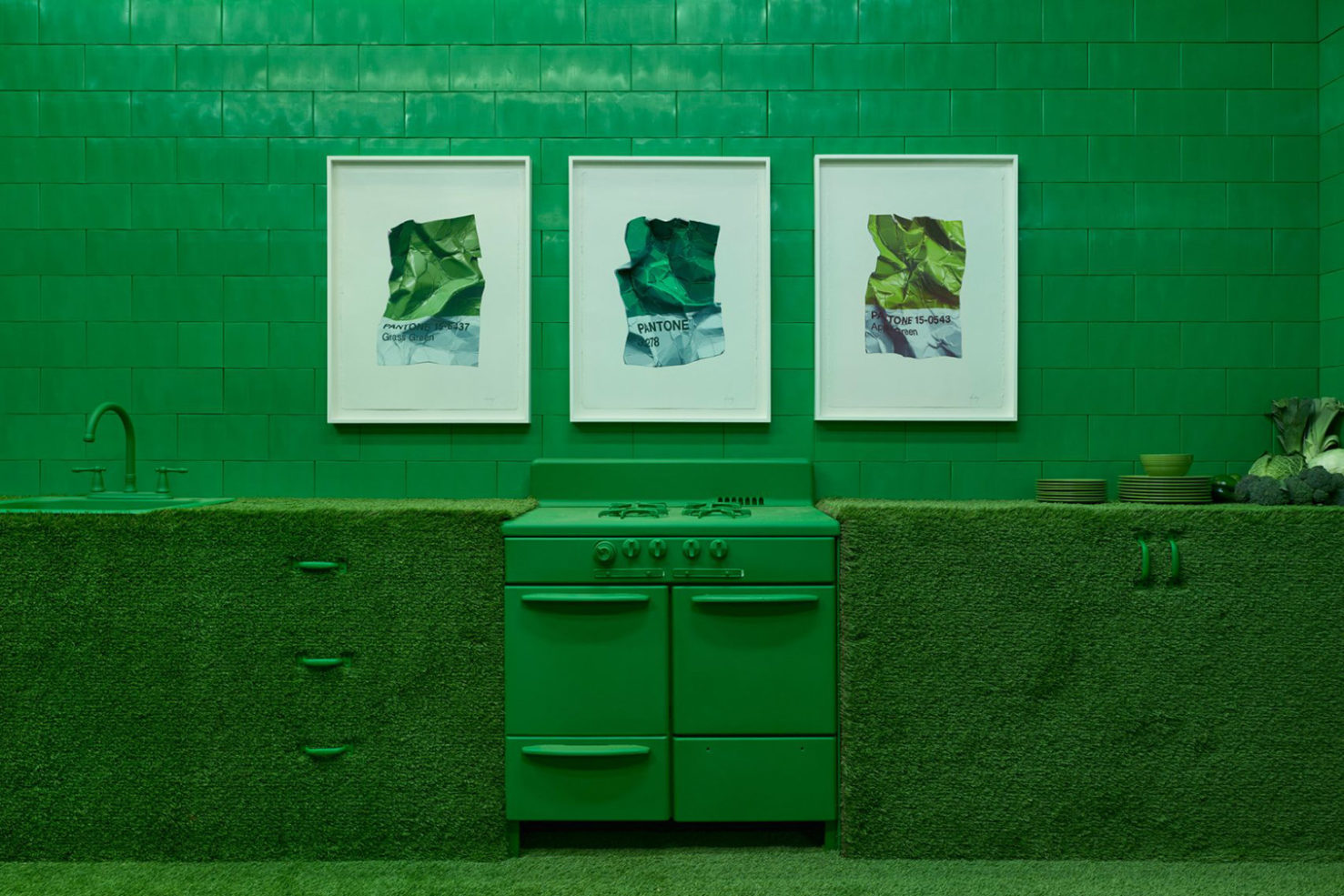 Artist Cj Hendry brings Pantone colours to life in this instagramable ...