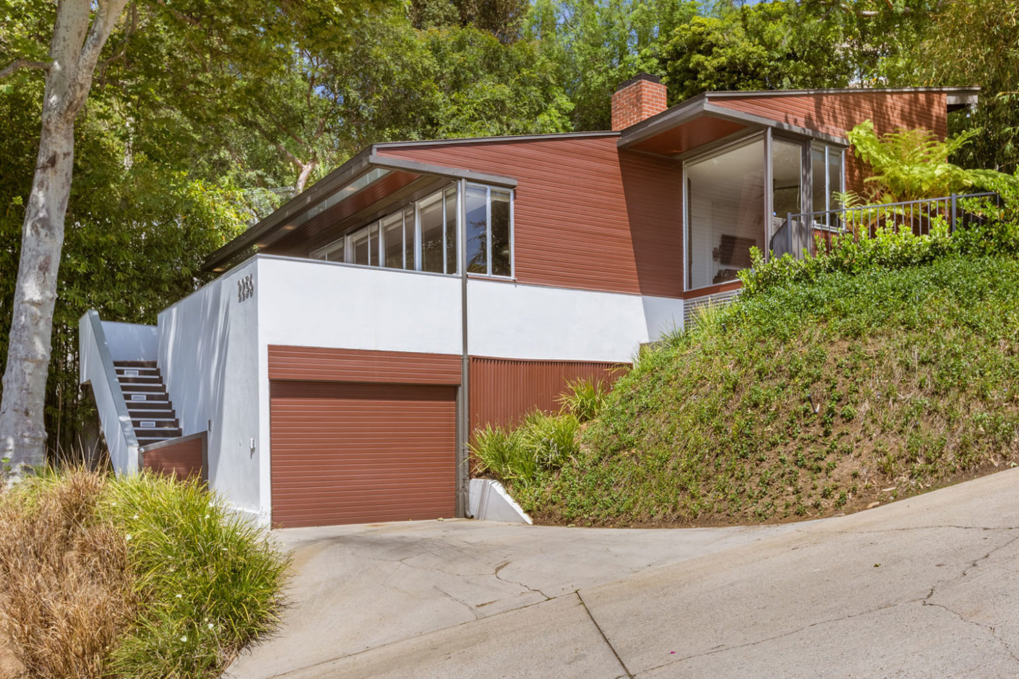 Richard Neutra’s hillside Bonnet House in LA lists for $1.7m