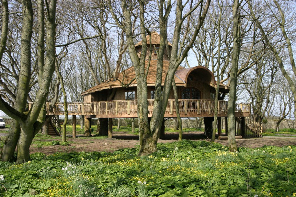 Scottish Castle with ‘Europe’s largest tree house’ hits the market for ...