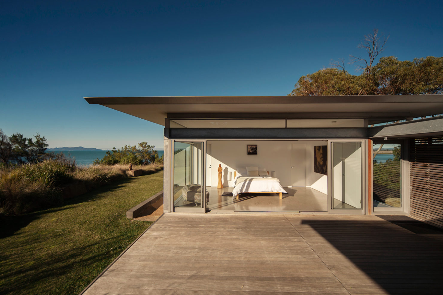 Holiday home of the week: a glass house that beds into the Tasmanian ...