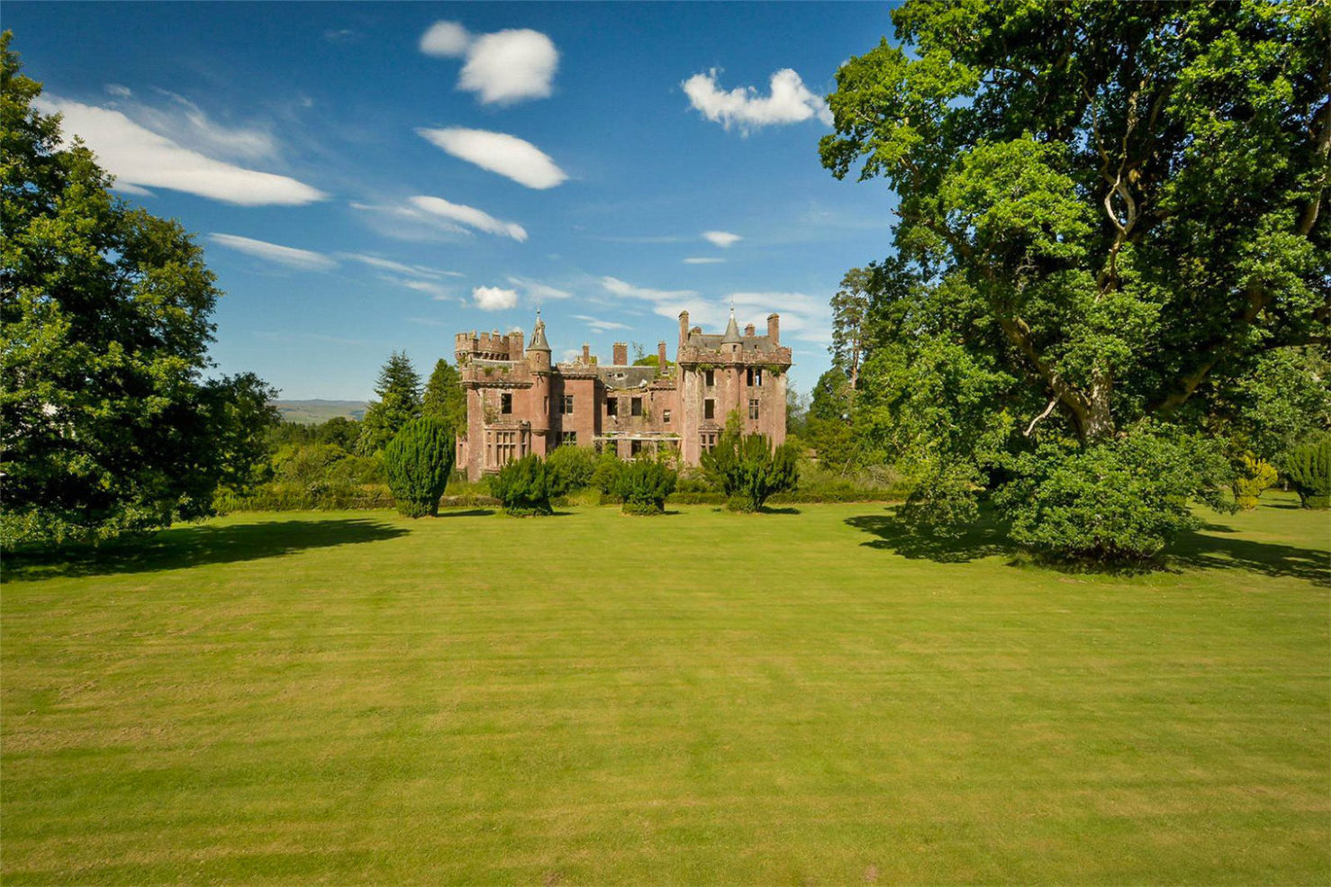 Scottish house with a castle in its backyard lists for £730k - The Spaces