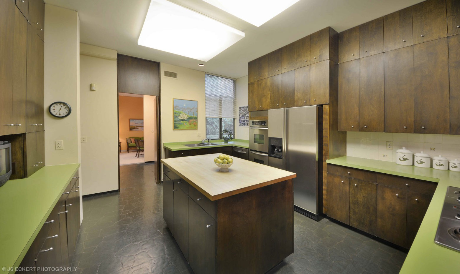 Architect’s perfectly preserved 1965 home hits the market near Chicago ...