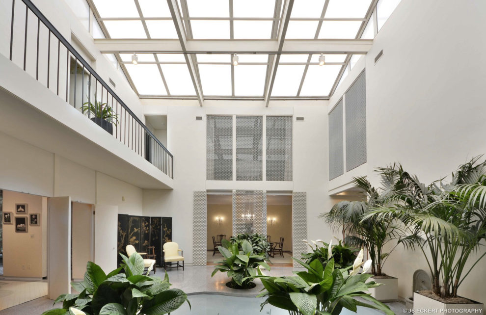 Architect’s perfectly preserved 1965 home hits the market near Chicago ...