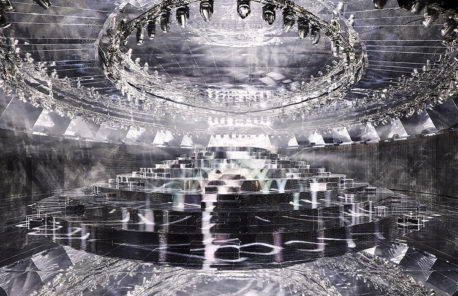 Gucci sets the catwalk alight with more than 120,000 LEDs - The Spaces
