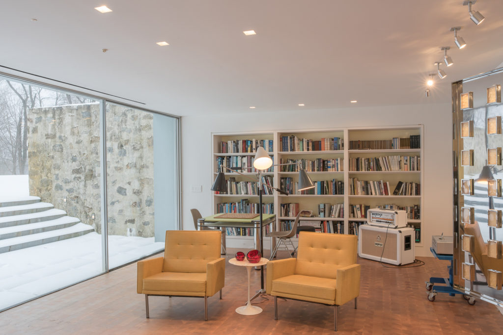 Tour Philip Johnson’s modernist masterpiece The Wiley House - The Spaces