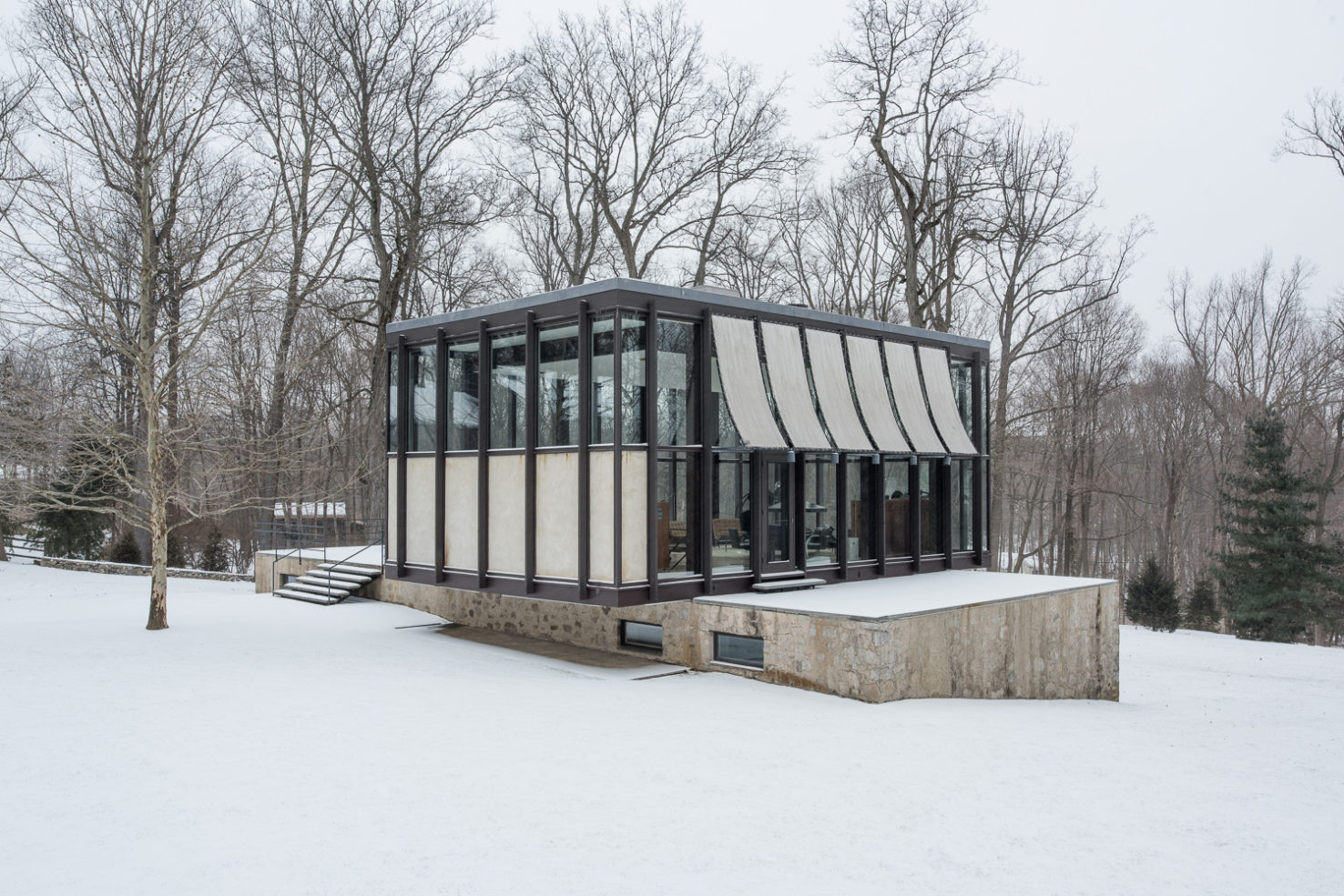 Tour Philip Johnson’s modernist masterpiece The Wiley House - The Spaces