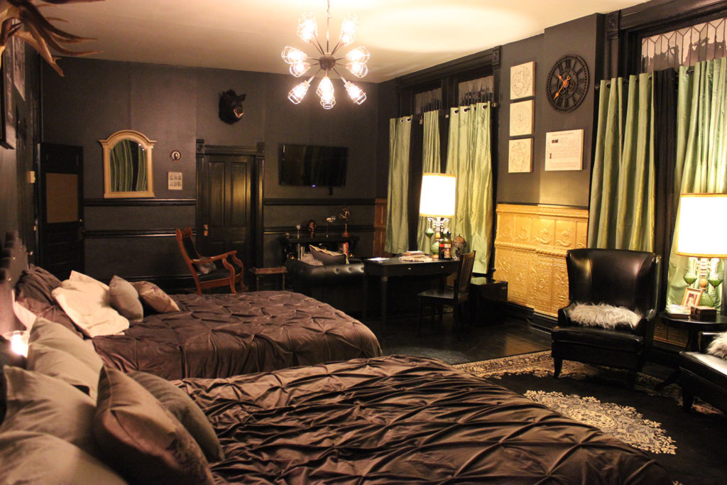 Would you stay at this ‘serial-killer themed’ Colorado Hotel? - The Spaces