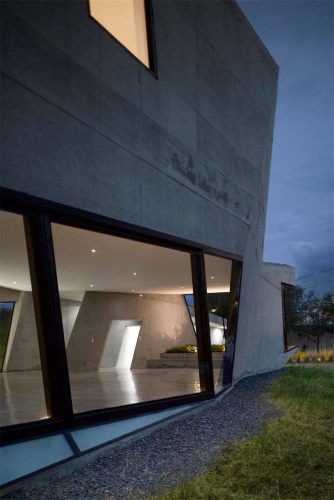 An extreme sci-fi home hits the market in Mexico’s Monterrey - The Spaces