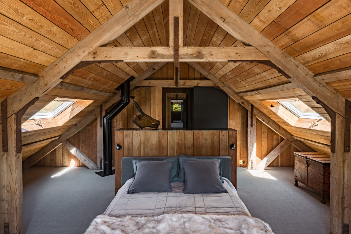 Inside a converted Arts & Crafts barn in the Berkshire countryside ...
