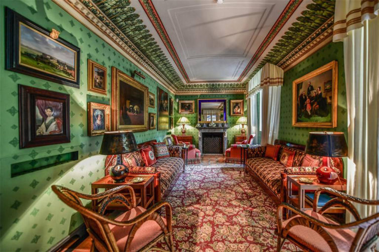 Valentino’s Tuscan villa has hit the market for €12m - The Spaces