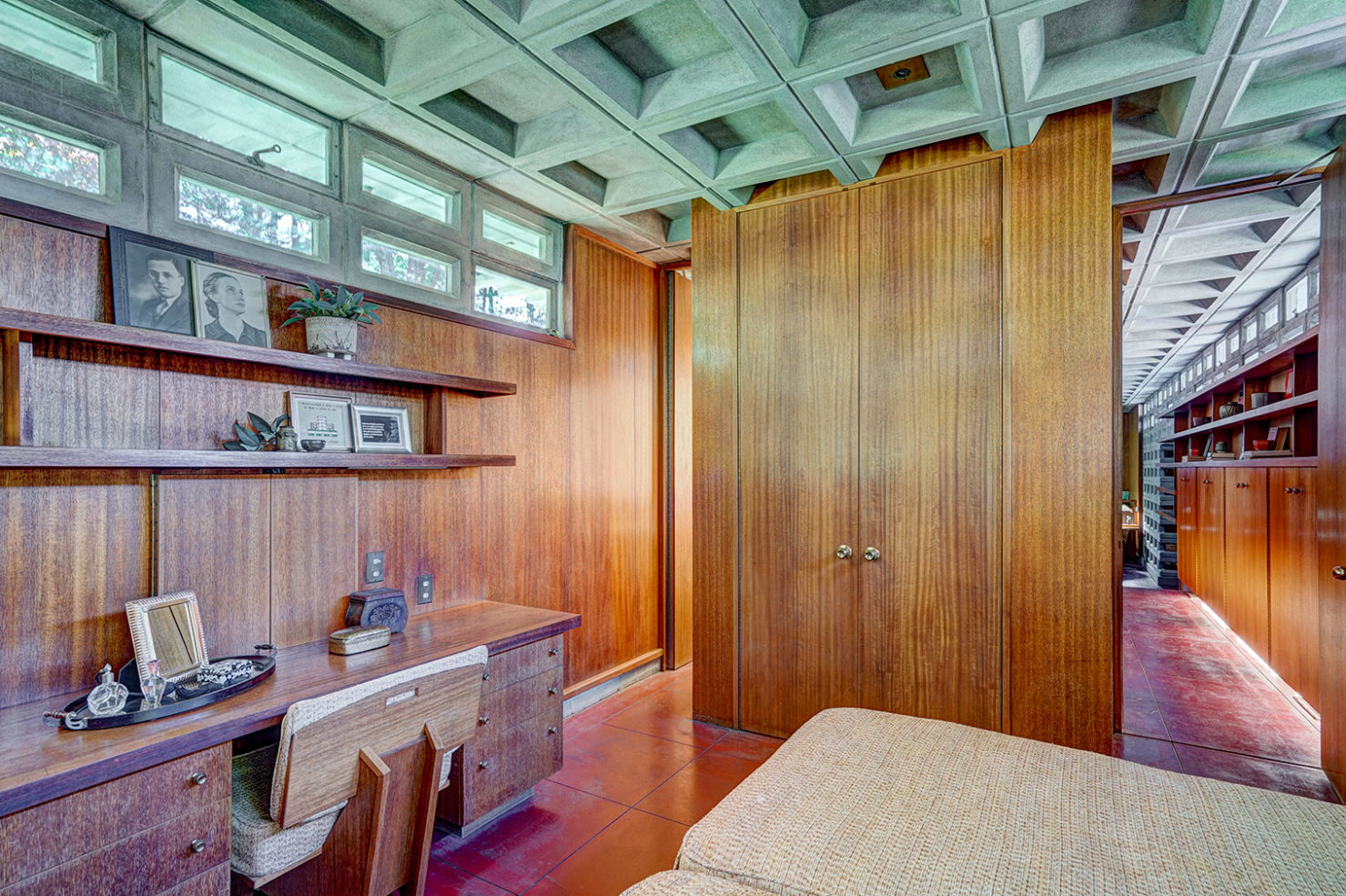 Rare concrete home by Frank Lloyd Wright hits the market in New ...