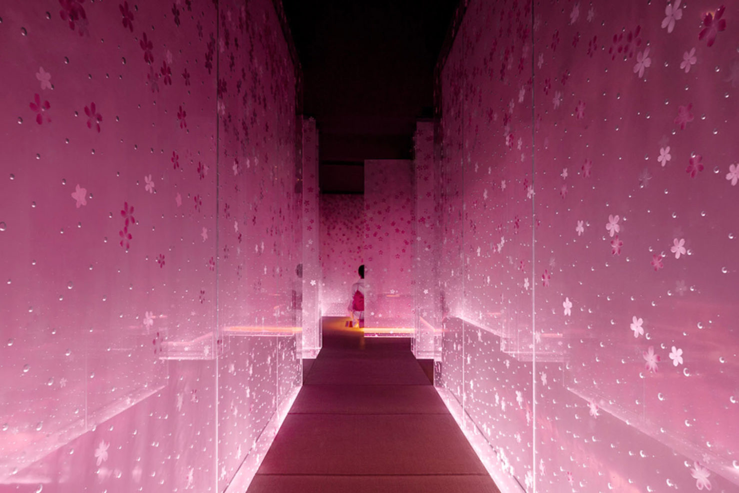 Inside China's glowing neon restaurants - The Spaces