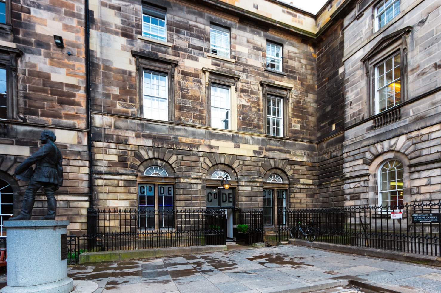 A defunct Edinburgh courthouse has been reborn as a hostel - The Spaces
