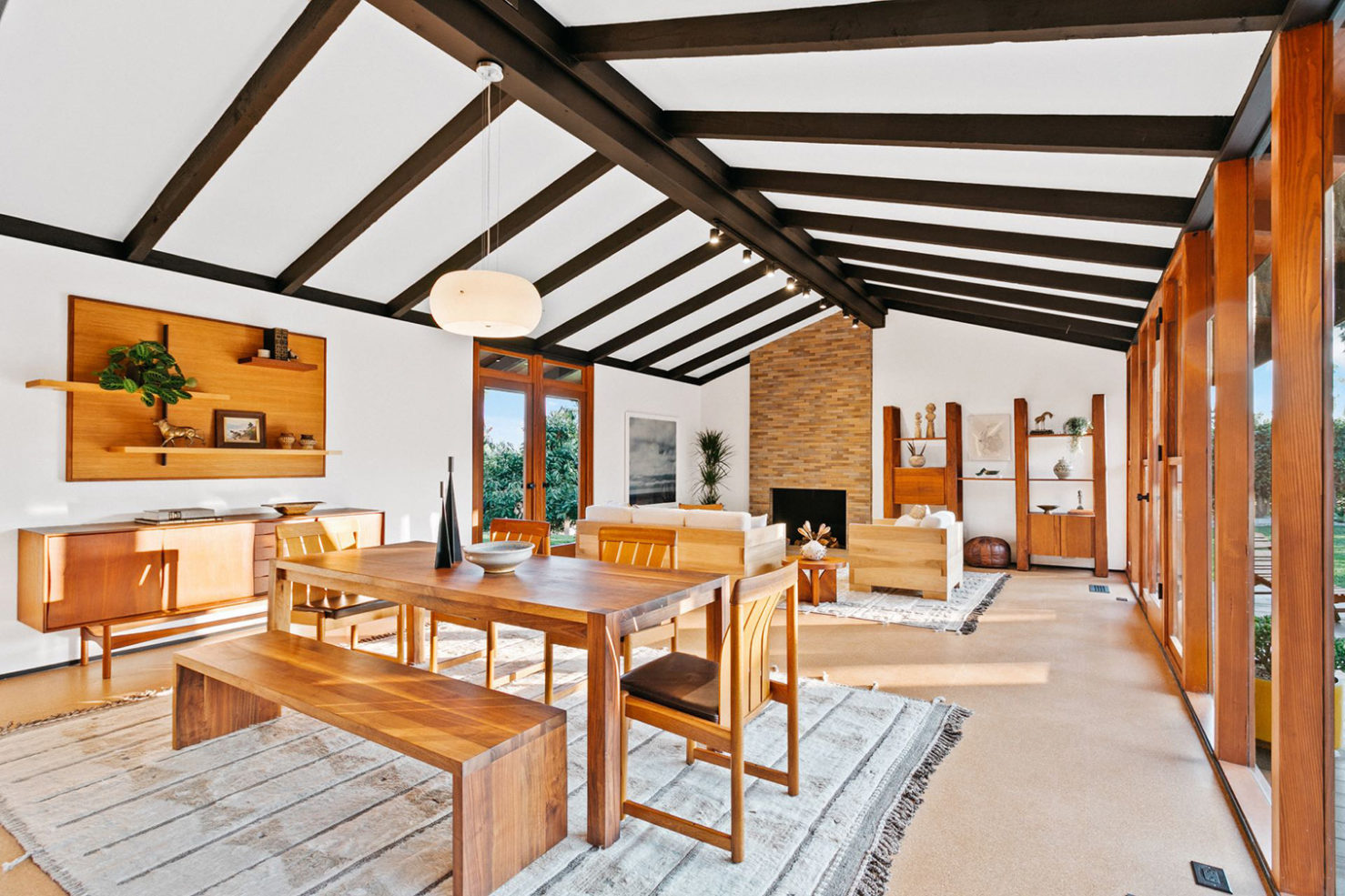 Restored post-and-beam by James Allen Walter lists in Pasadena for $2 ...