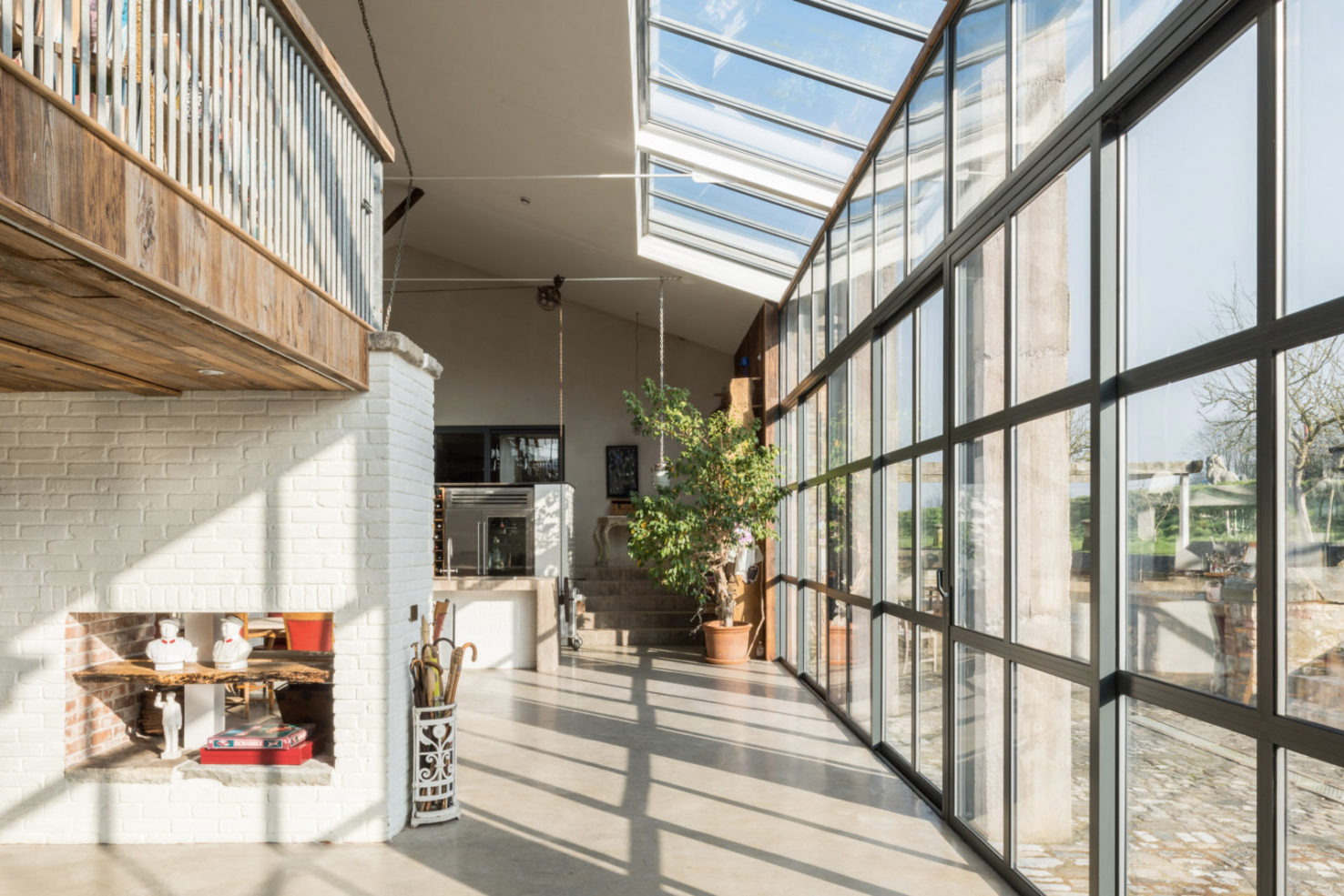 Glass walls illuminate this epic barn conversion in Frome, Somerset ...
