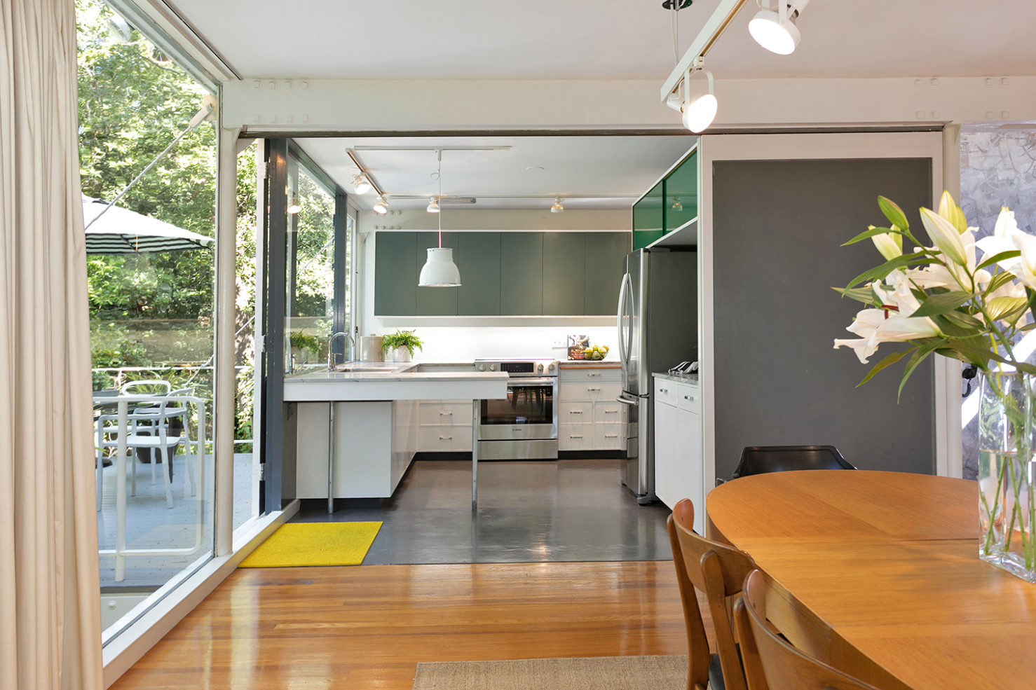'Floating' Berkeley home by Donald Olsen lists for $1.495m - The Spaces