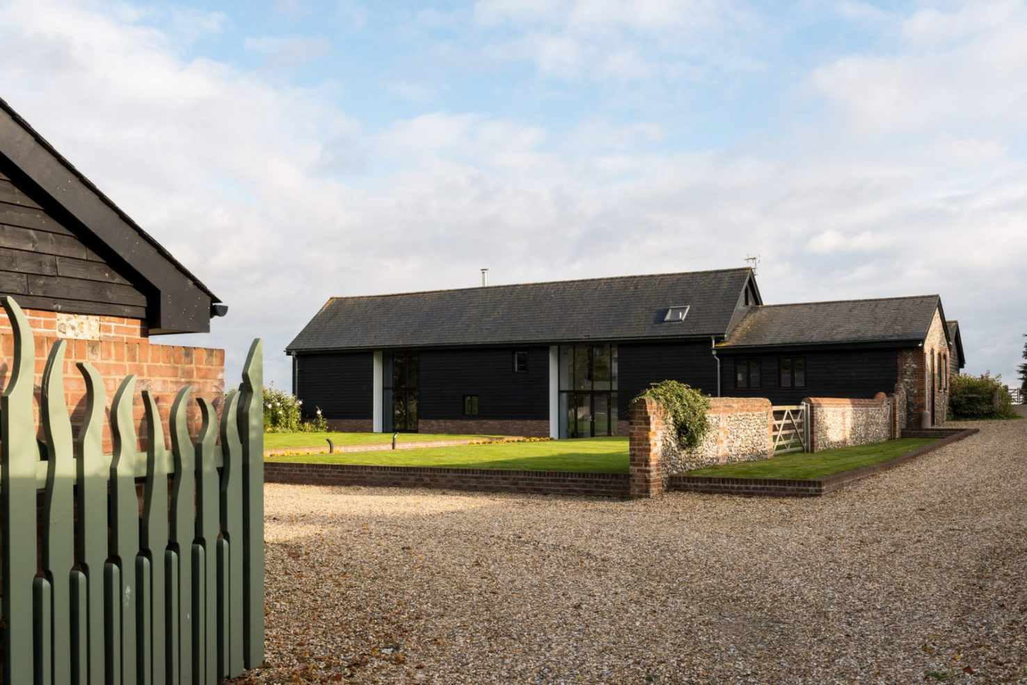 Converted Suffolk dairy barn has lofty proportions - The Spaces