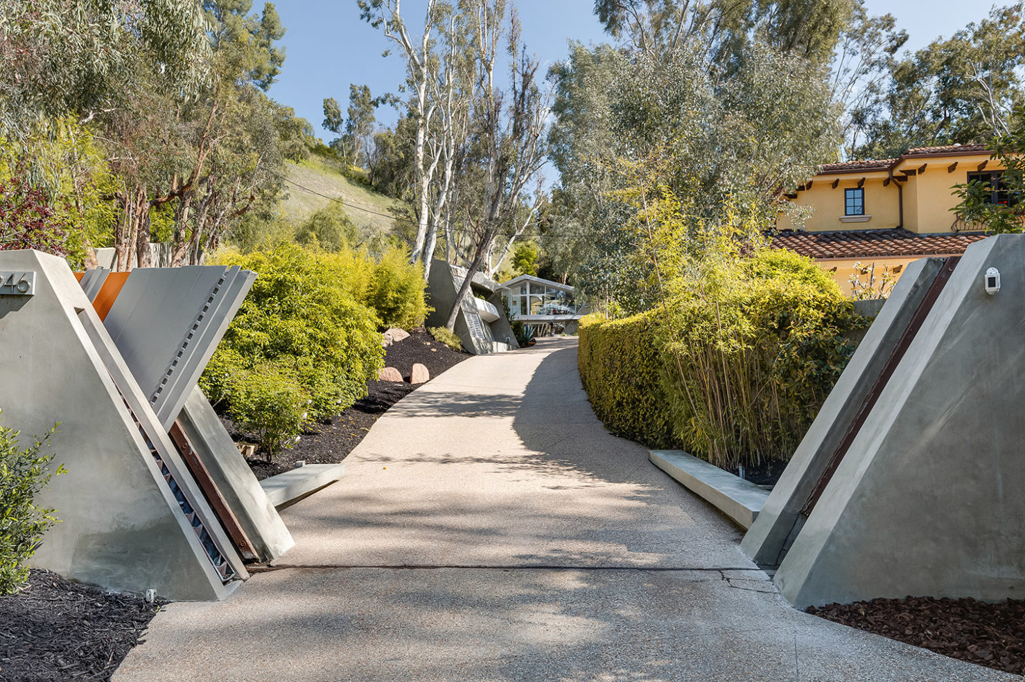 Harry Gesner’s 1960 Triangle House is for sale in Los Angeles - The Spaces