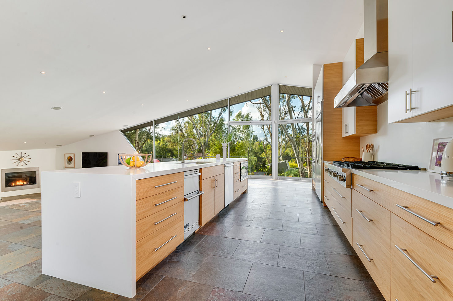 Harry Gesner’s 1960 Triangle House is for sale in Los Angeles - The Spaces