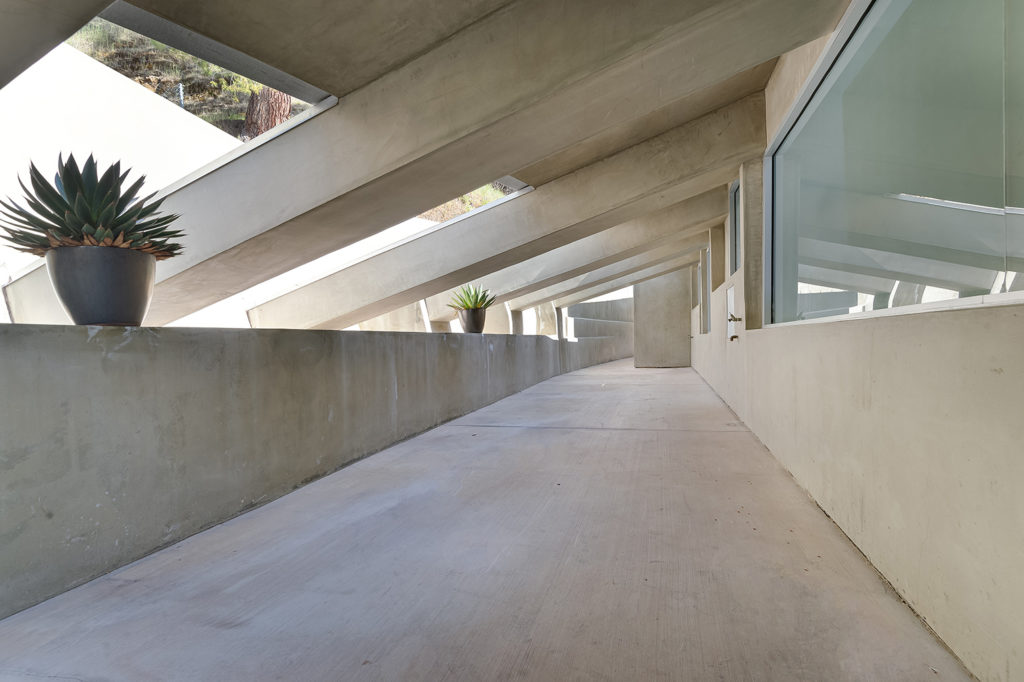 Harry Gesner’s 1960 Triangle House is for sale in Los Angeles - The Spaces