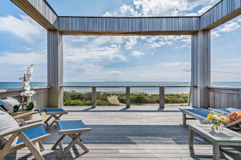 An ‘upside down’ beach house is a waterfront idyll in Rhode Island ...