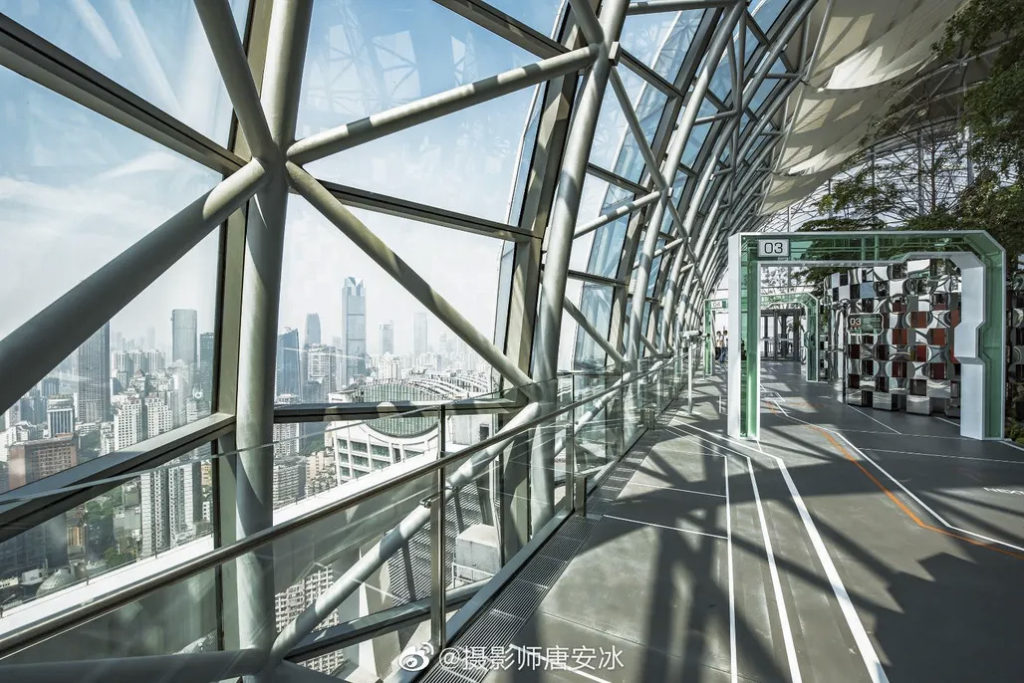 The world’s largest skybridge opens in China - The Spaces