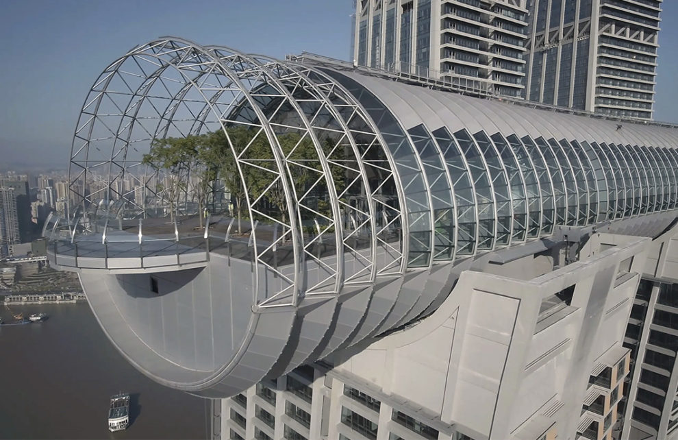 The world’s largest skybridge opens in China - The Spaces