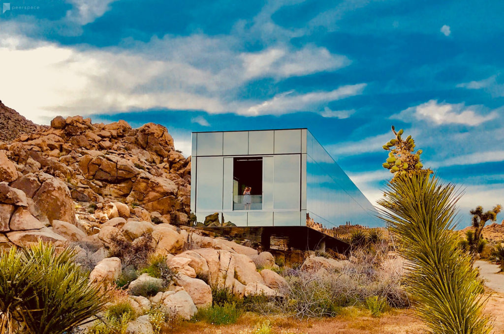 Invisible House reflects the Californian desert from its mirror-clad ...