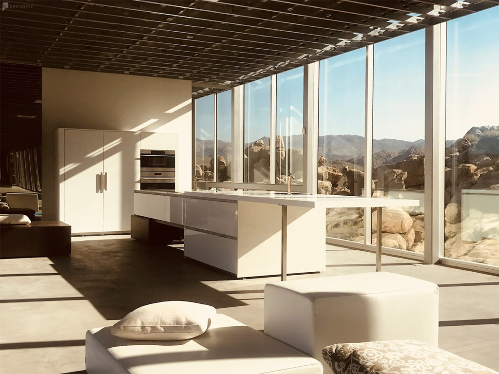 Invisible House reflects the Californian desert from its mirror-clad ...