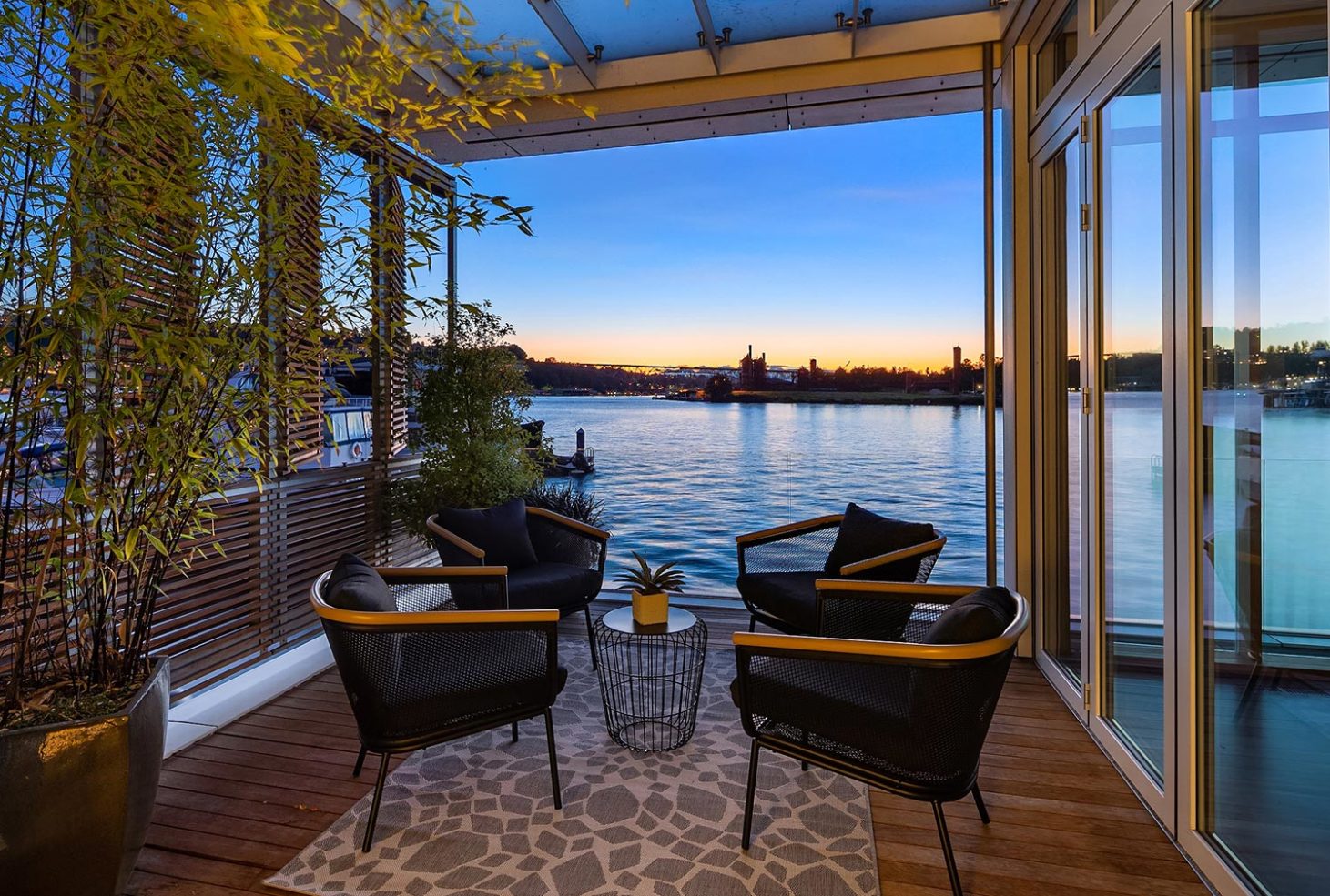 Floating Seattle home in Roanoke Reef asks for $3.5m - The Spaces