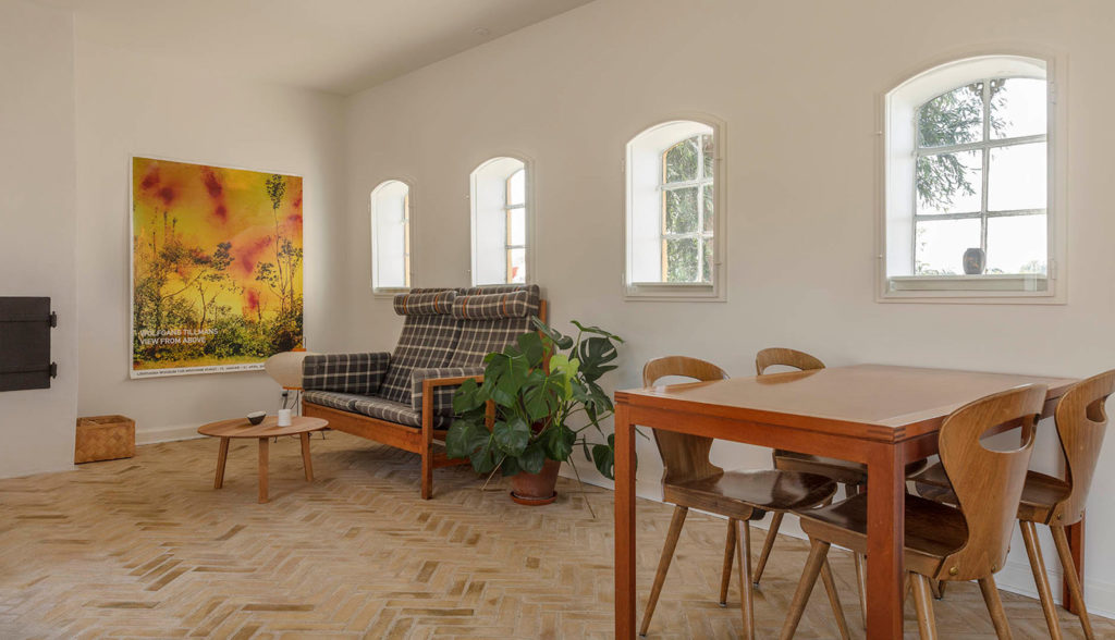 Modern lakefront cottage in Copenhagen was once an architect’s studio ...