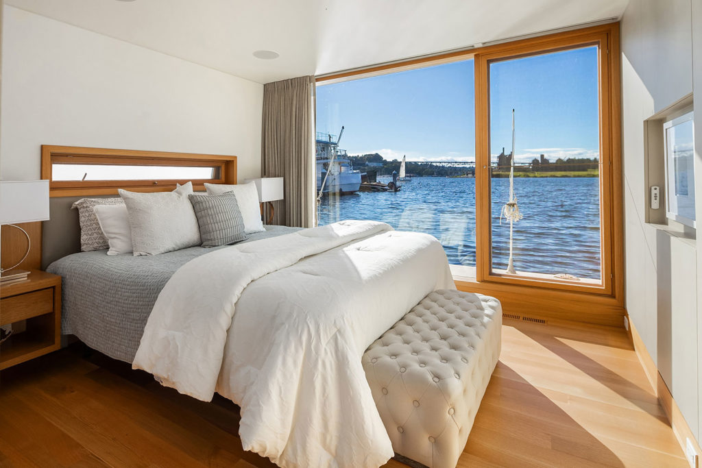 Floating Seattle home in Roanoke Reef asks for $3.5m - The Spaces