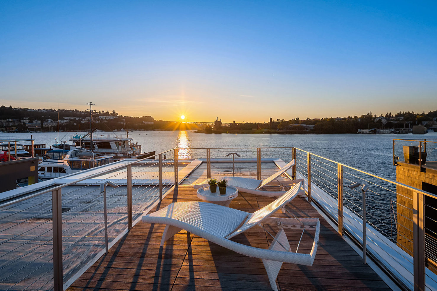 Floating Seattle home in Roanoke Reef asks for $3.5m - The Spaces