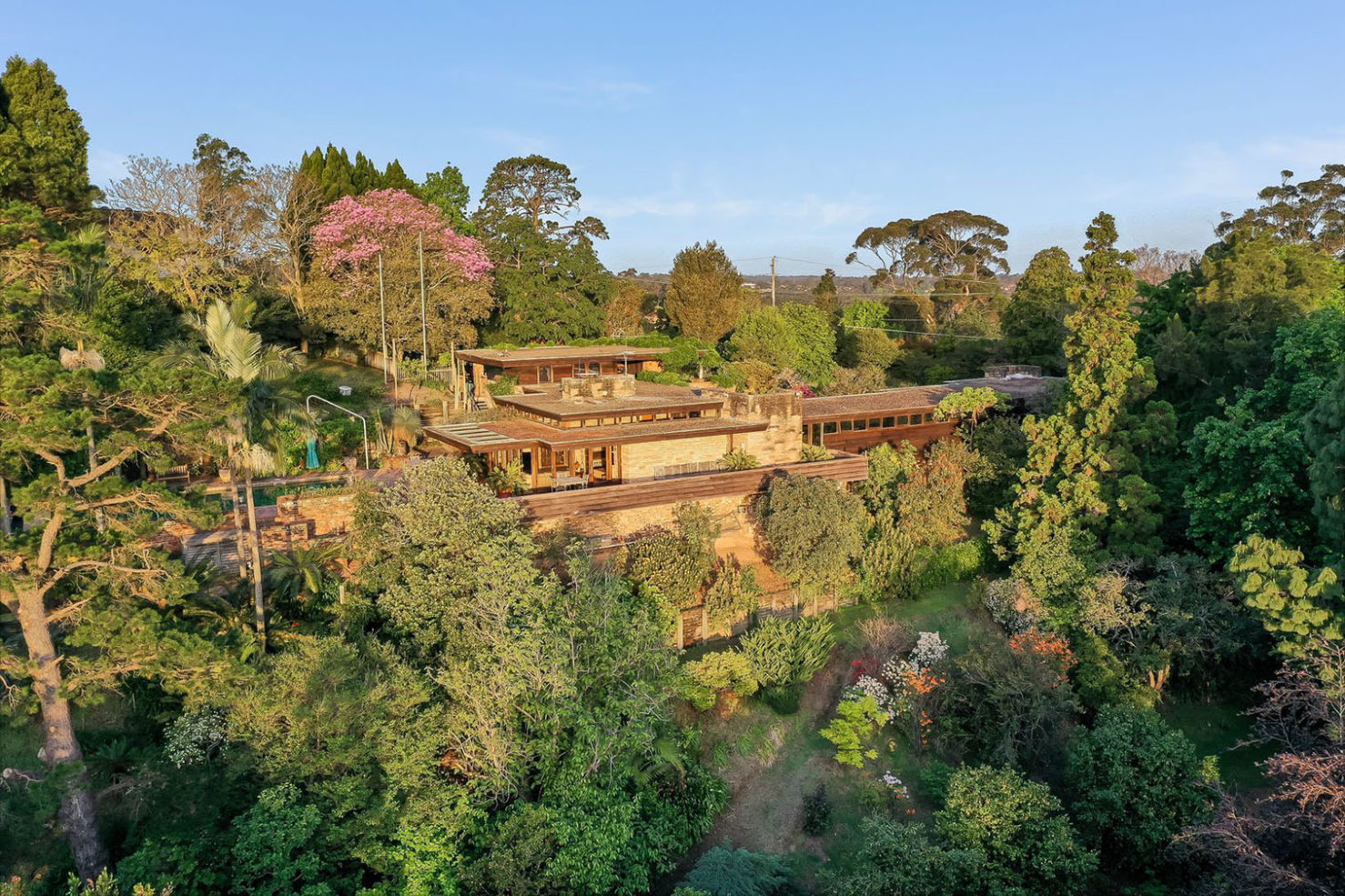 Organic modernist home by Bruce Rickard lists for the first time ever ...