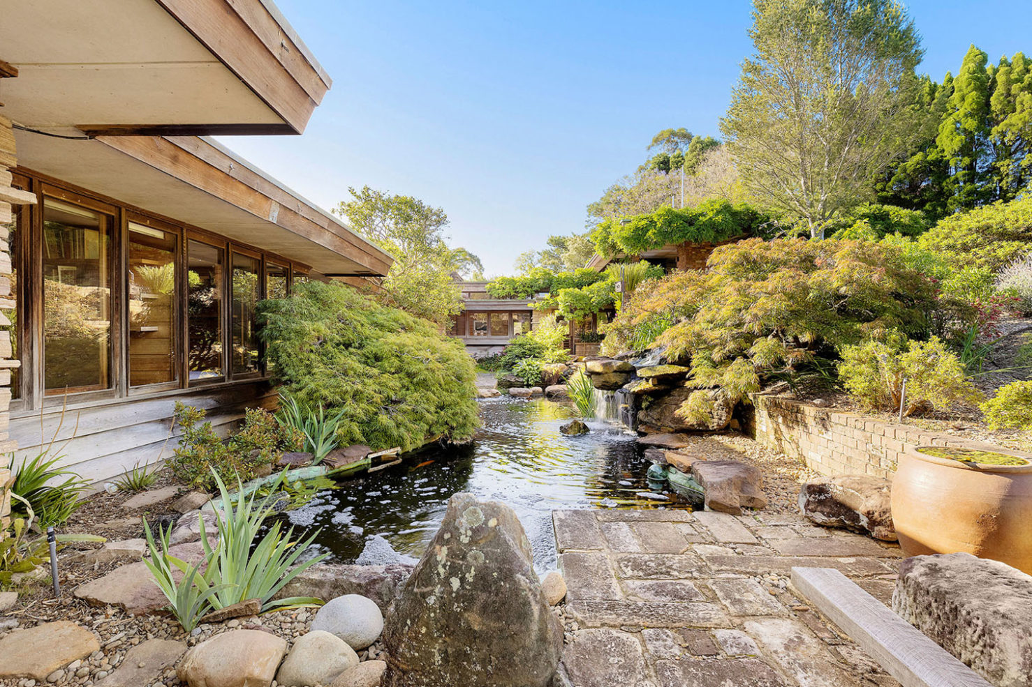 Organic modernist home by Bruce Rickard lists for the first time ever ...