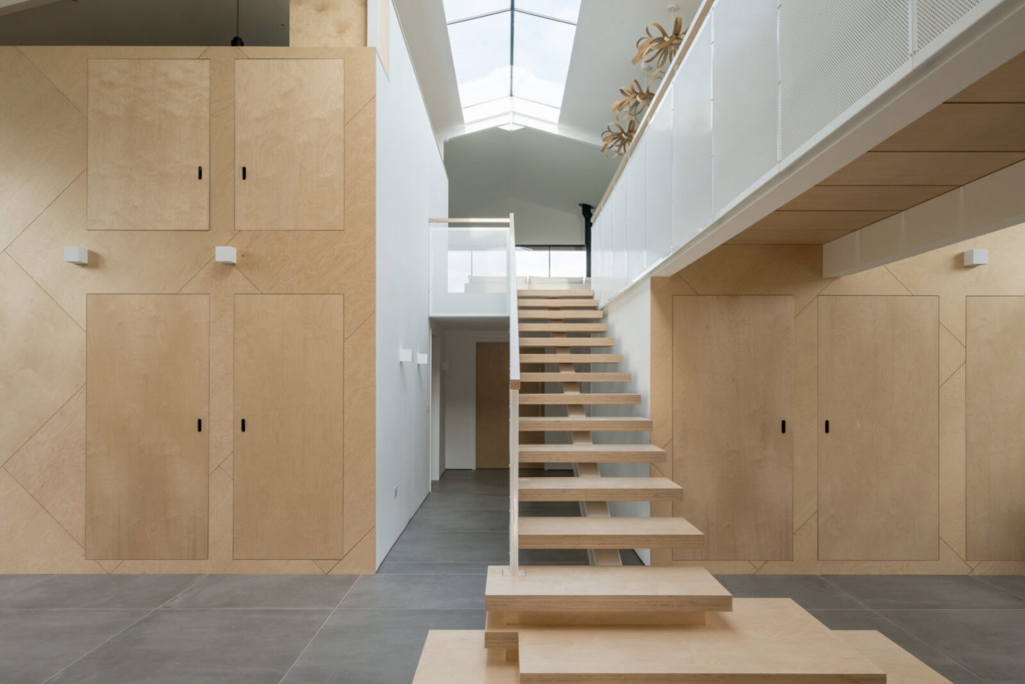 Gallery-like living is on offer at this minimalist barn conversion in ...