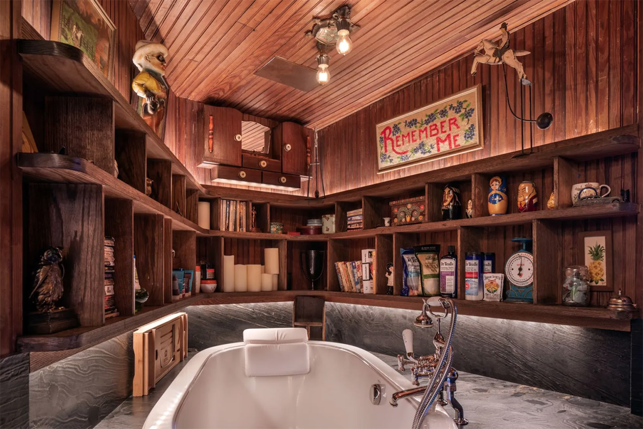 Jimmy Fallon lists his enormous and extremely quirky New York apartment ...