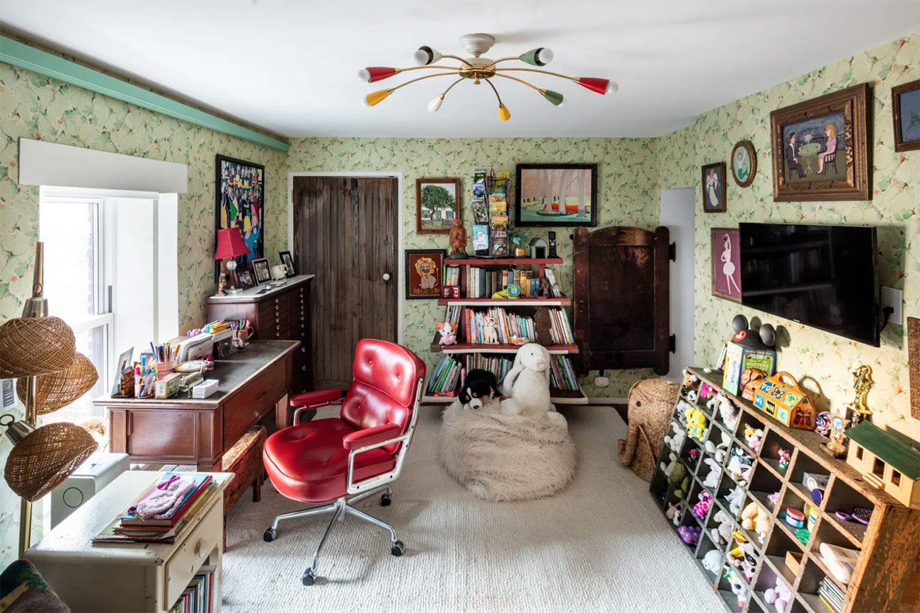 Jimmy Fallon lists his enormous and extremely quirky New York apartment ...