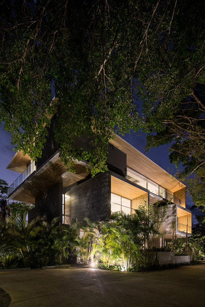 Studio Saxe’s ‘floating’ Atrium House is for sale in Costa Rica - The ...