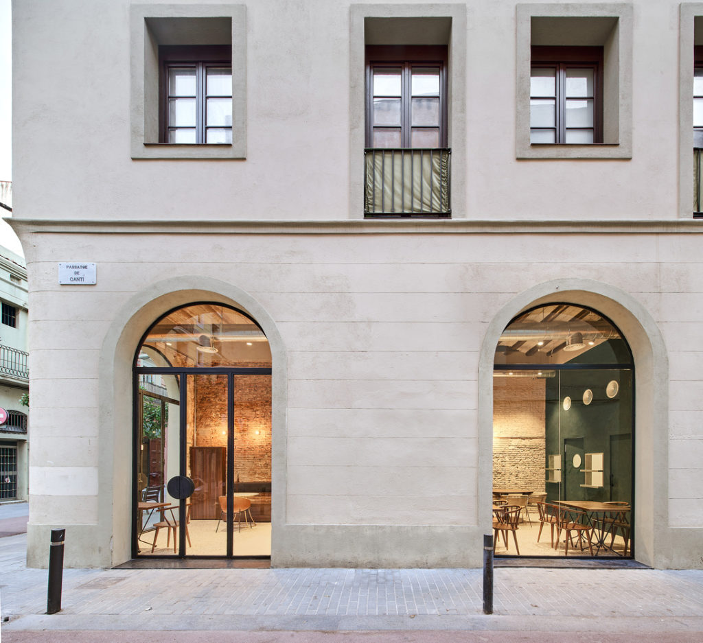 Interiors Of Restaurant Nina Barcelona Celebrate The Buildings Skeleton The Spaces