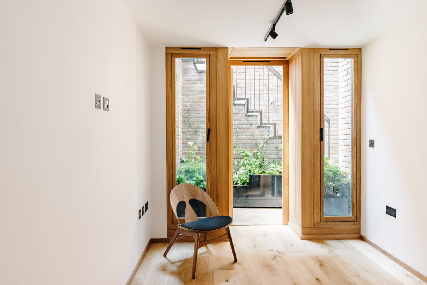 Satish Jassal Architects transforms London garage plot into a secluded ...