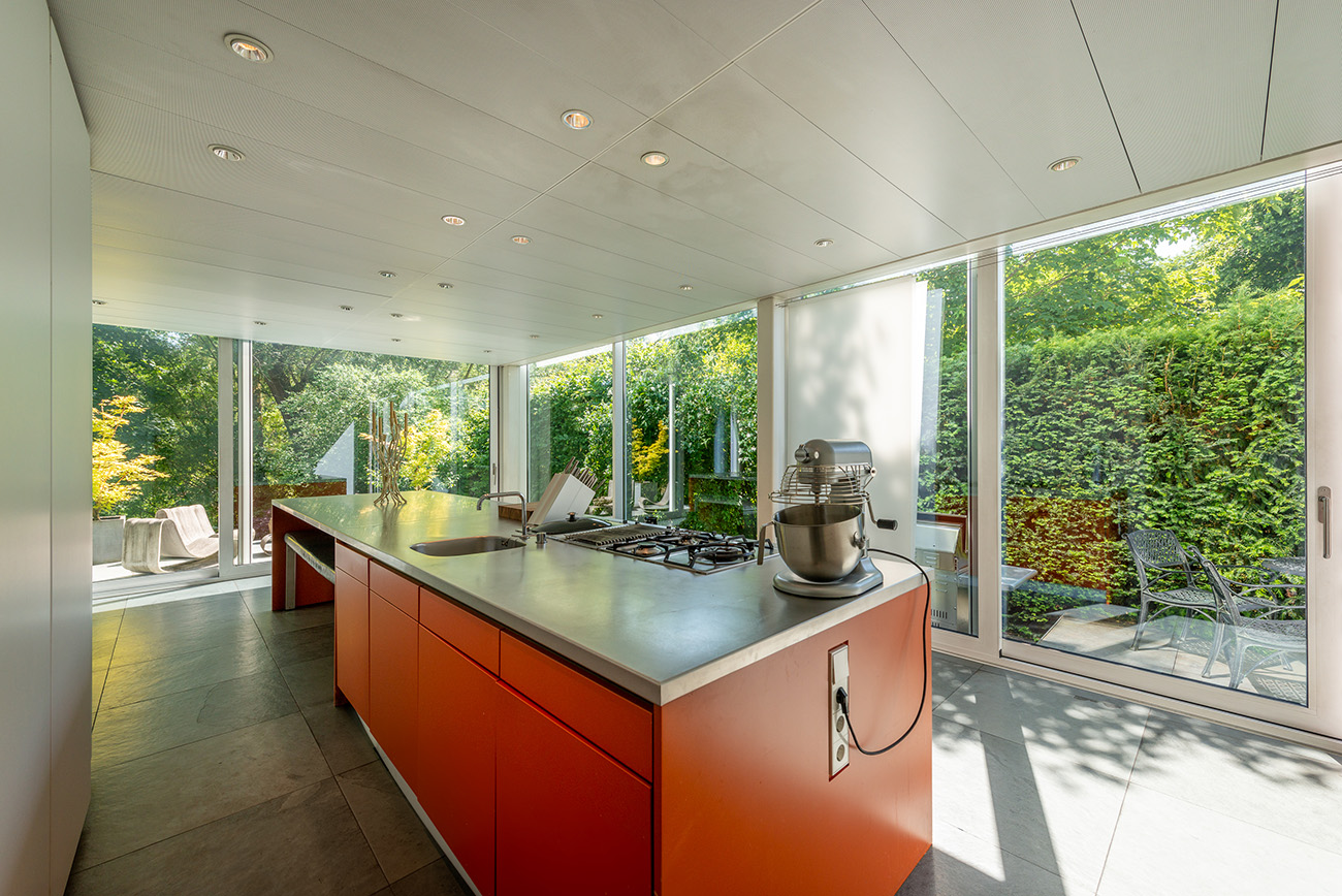 Zen Stuttgart 'lightbox' home asks for €3.5m - The Spaces