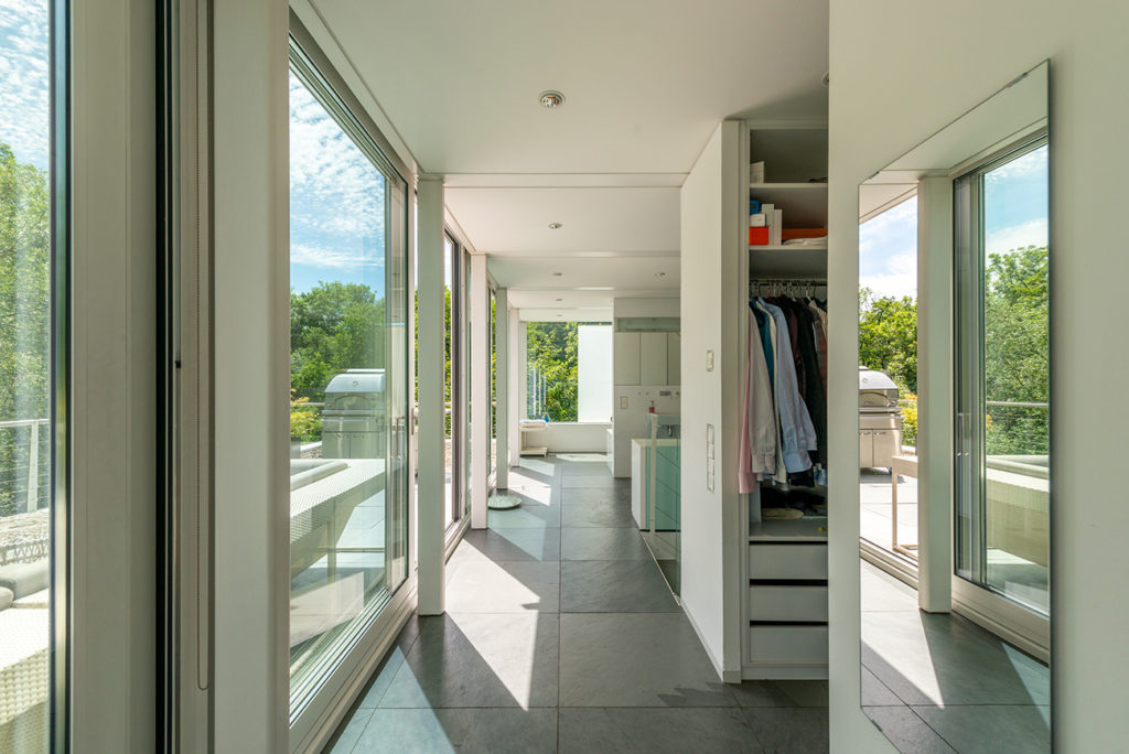 Zen Stuttgart 'lightbox' home asks for €3.5m - The Spaces