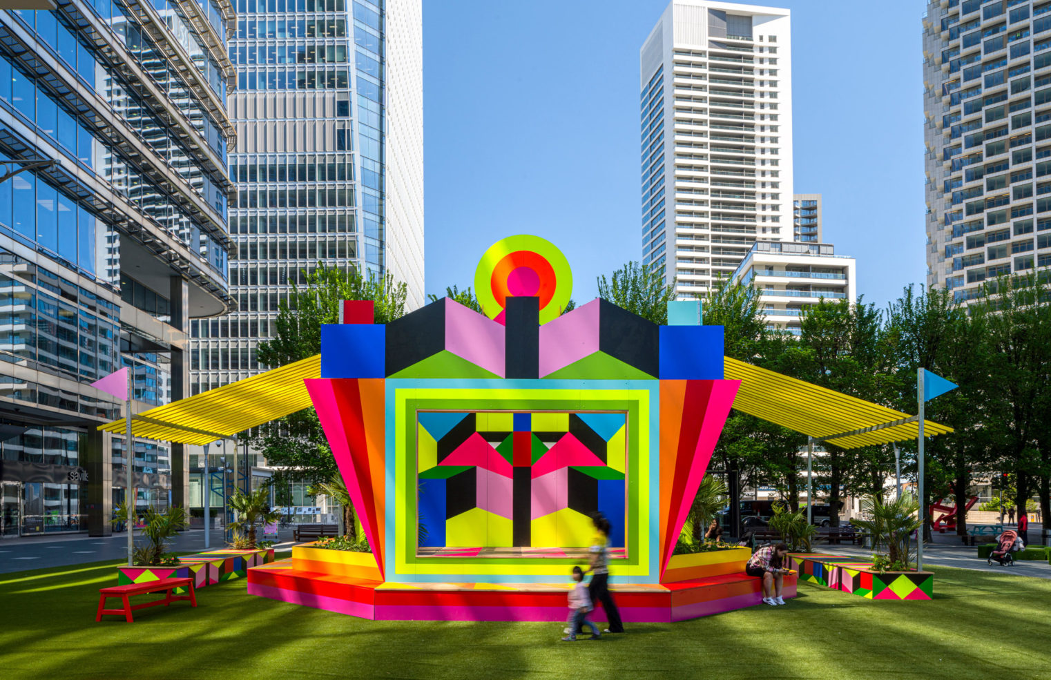 Morag Myerscough’s London pavilion brings a permanent sunrise to Canary ...