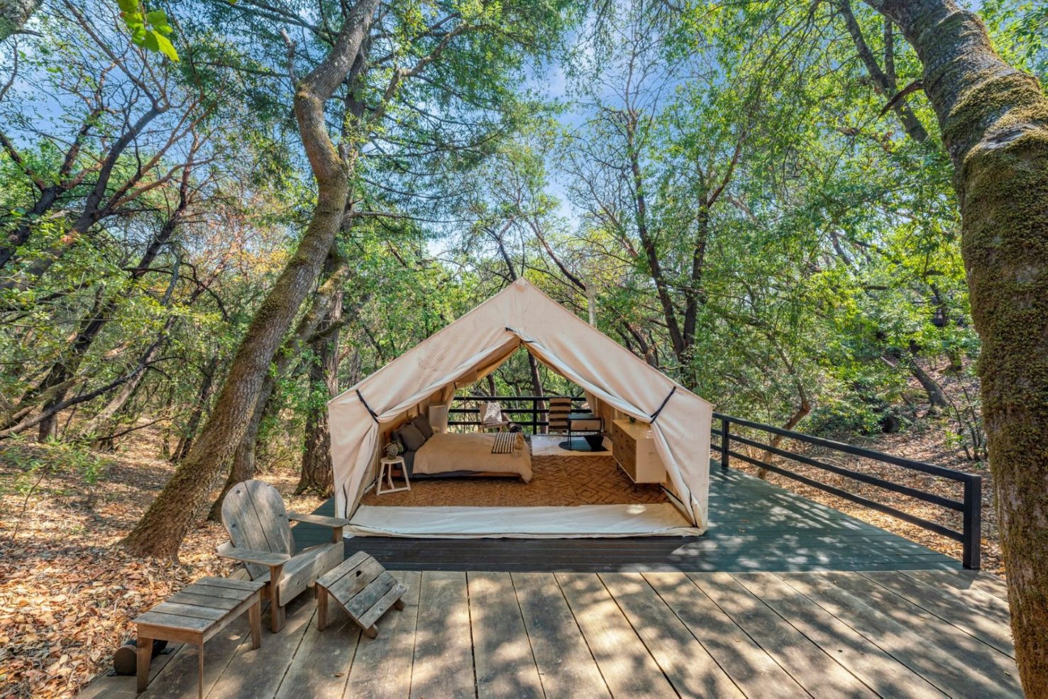 This northern California home unfurls across the forest floor as a ...