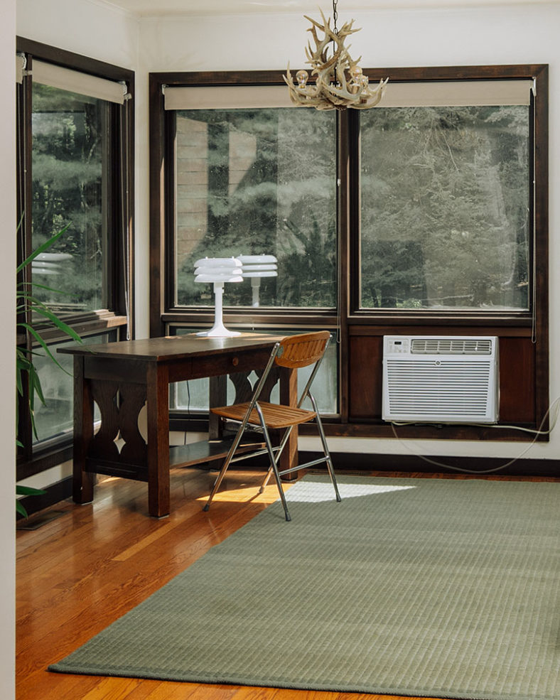 This Red Hook A-frame channels midcentury style in New York - The Spaces